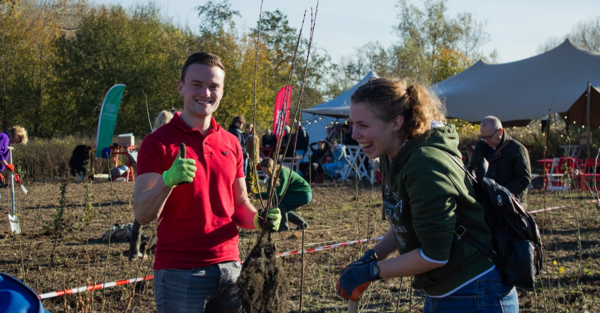 Oud-studenten Avans Hogeschool planten duizenden bomen in Den Bosch